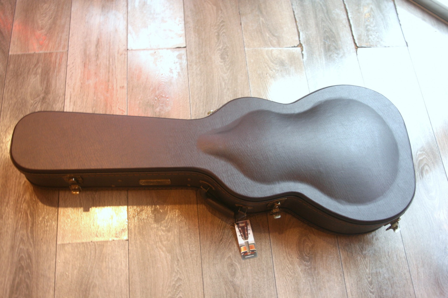 TASMAN "TA100P-E Parlour Acoustic Electric with case" - Estudio 54