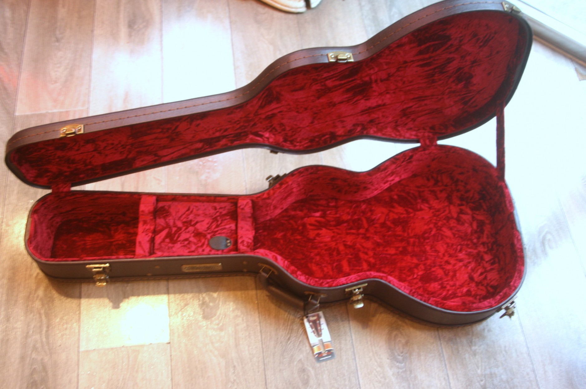 TASMAN "TA100P-E Parlour Acoustic Electric with case" - Estudio 54