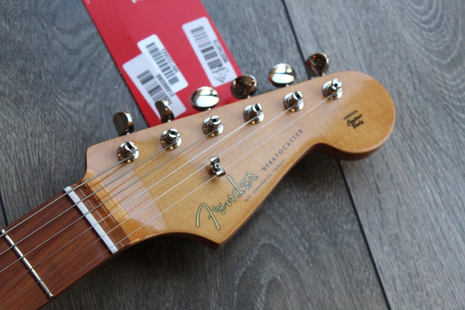 FENDER "Vintera 60s Strat Modified In Burgundy Mist Finish" GIGBAG, 3 ...