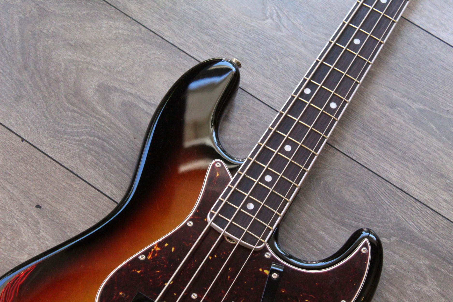 FENDER "American Vintage II 1966 Jazz Bass,3-Color Sunburst,Bound Round ...