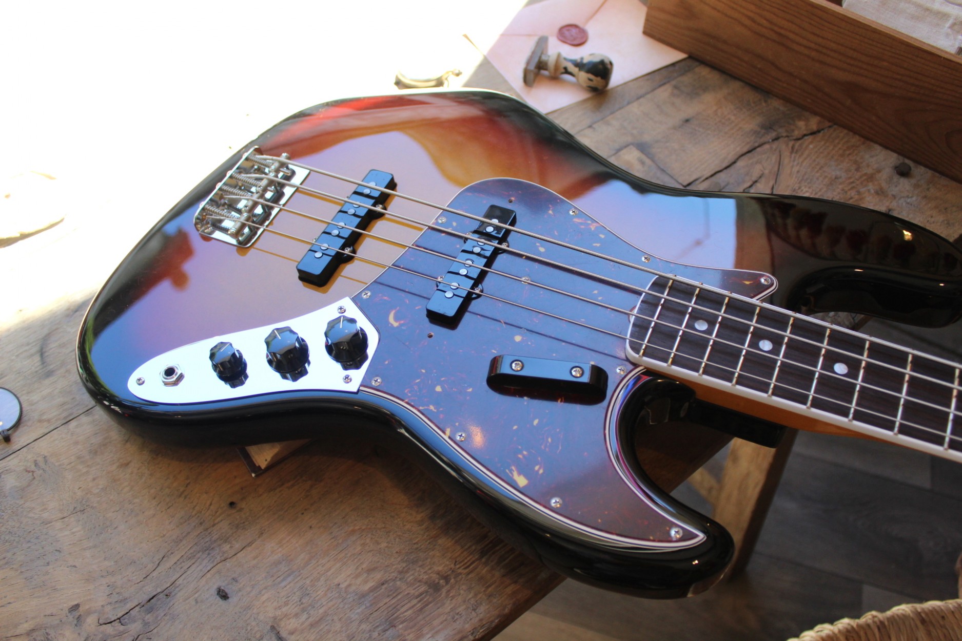FENDER "American Vintage II 1966 Jazz Bass,3-Color Sunburst,Bound Round ...