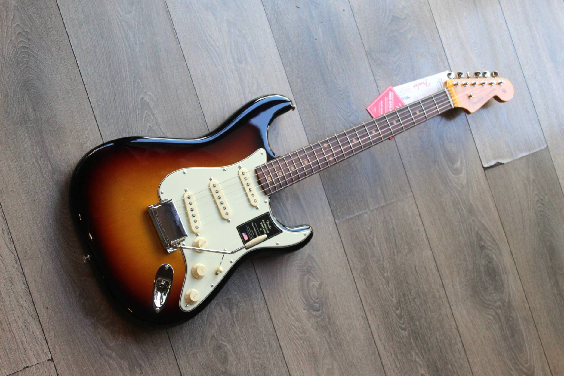 FENDER American Vintage II '61 Stratocaster, Three Color Sunburst ...