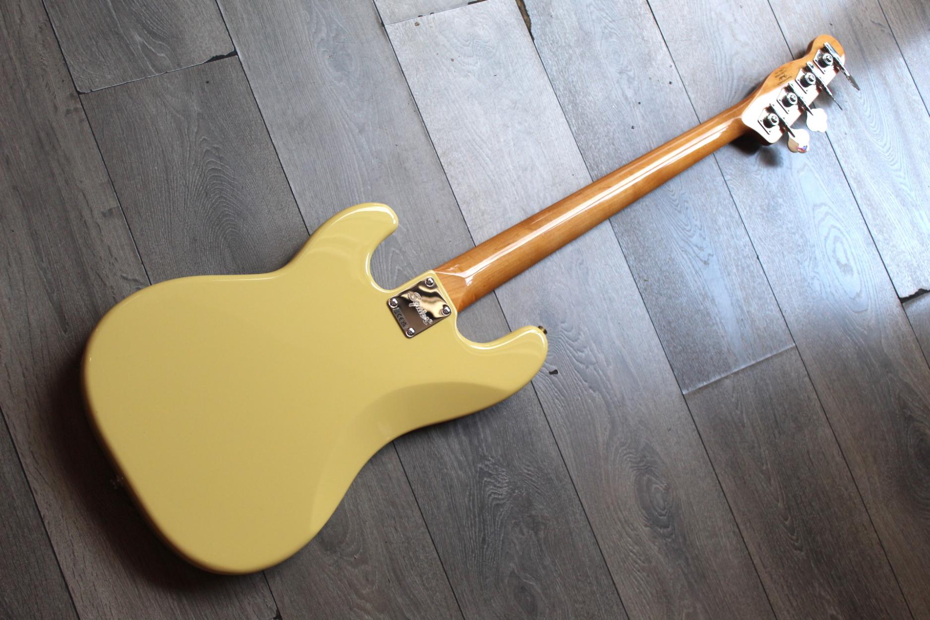 FENDER "Classic Vibe Telecaster Bass, Vintage Cream" 3, 83 KG - Estudio 54